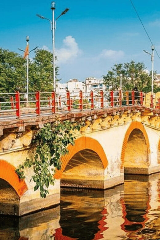 Udaipur: Guided Walking Tour of Ghats with Boat Ride - An In-Depth Look at the Udaipur Ghat Walk with Boat Ride