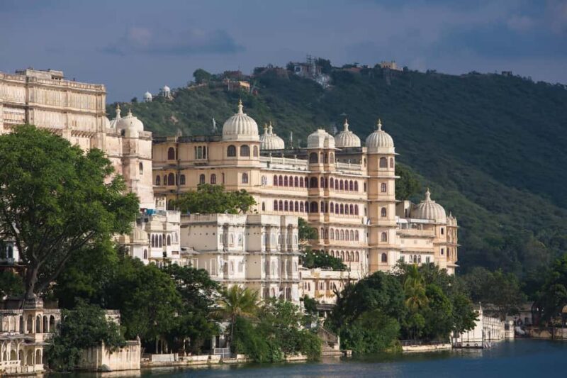 Udaipur: Private Full-Day Sightseeing Tour by Car with Guide - Key Points