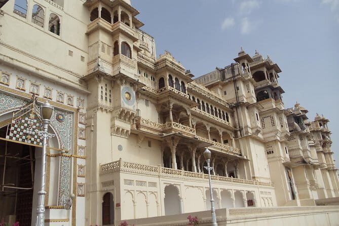 Udaipur - Privately Guided Half day Tour to city of lakes - The Tour Experience: A Closer Look