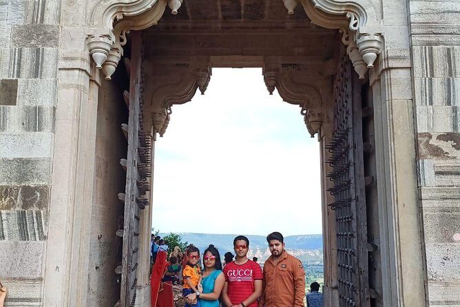 Udaipur Sightseeing Tour By Car With Guide - The Experience: What You Can Expect