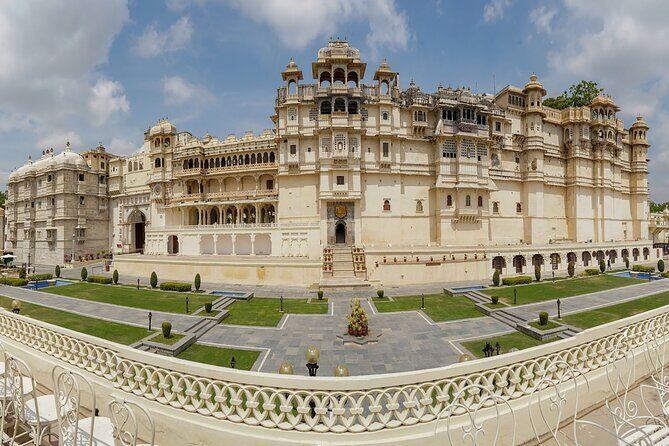 Udaipur Sightseeing Tour Package with Guide and Private Taxi - What the Tour Includes and Excludes