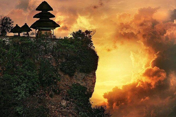 Uliuwatu :Best Sunset ,Pandawa beach & Watersport activity - An Overview of a Day in Bali: What to Expect
