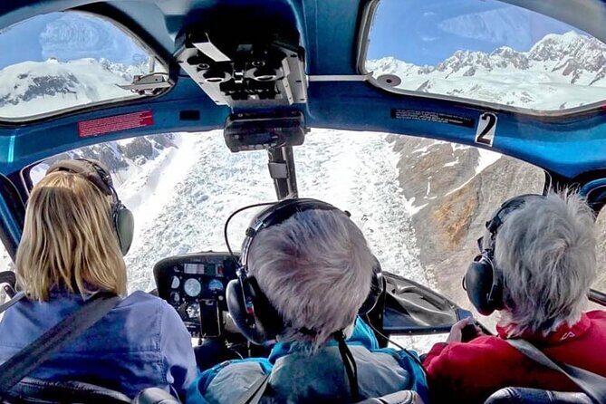 Ultimate Discovery: 3 Glaciers & Snow Landing  45min - Group Size and Seating