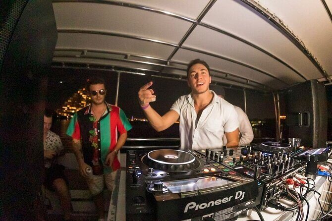 Ultimate Party in Miami : Boat Party, Party Bus & Nightclub - The Sum Up