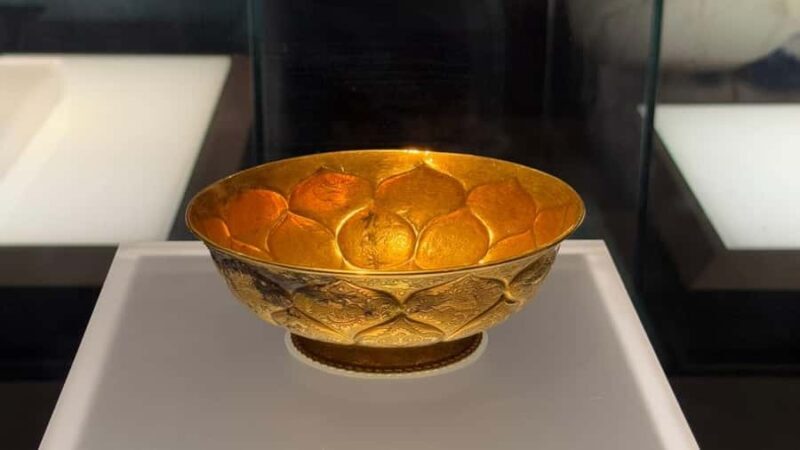 Ultimate Xian Experience: Wall, Museum, Food & Tang Show - Who Should Consider This Tour?