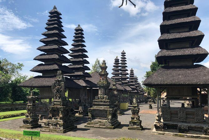 Ulun Danu Bratan Temple with Tanah Lot Sunset - Key Points