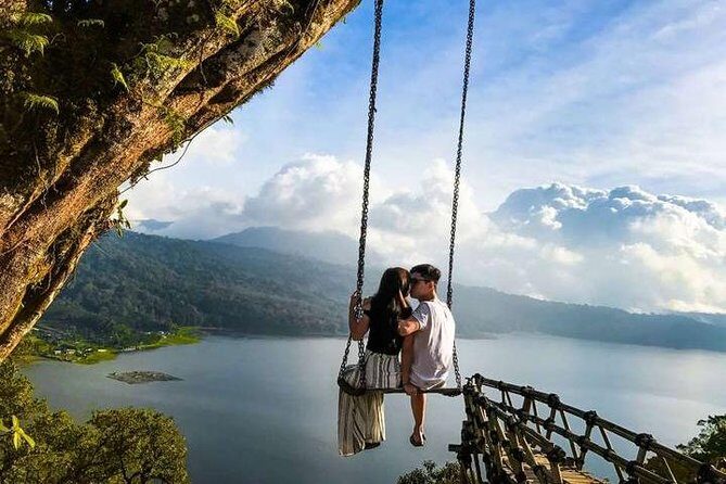 Ulun Danu tample and Tanah Lot sunset - The Guide and the Experience