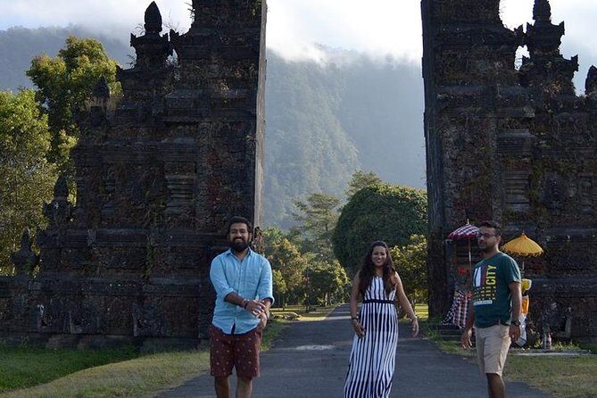 Ulun Danu Temple, Handara Gate, Wanagiri And Banyu Mala Waterfall - Transportation and Comfort