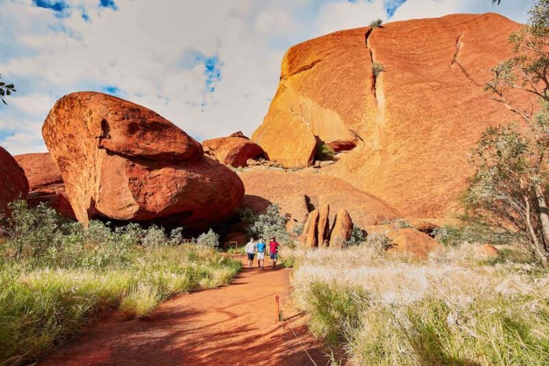 Uluru: Sacred Sites Tour + Sparkling at Sunset & BBQ Dinner - Authentic Experiences Reflecting the Reviews