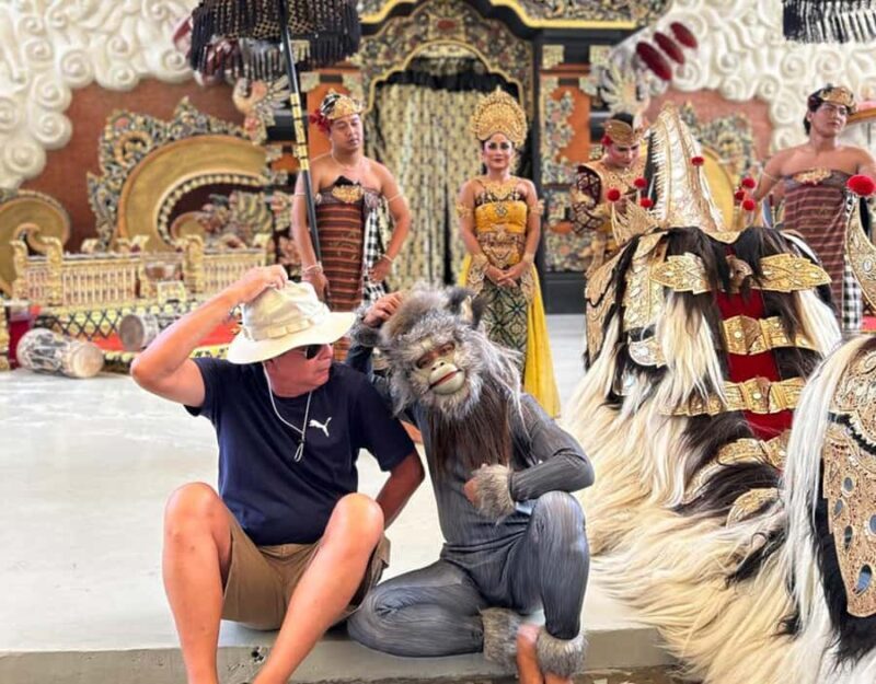 ULUWATU : gwk,tanah barak cliff,suluban beach - The Itinerary in Detail