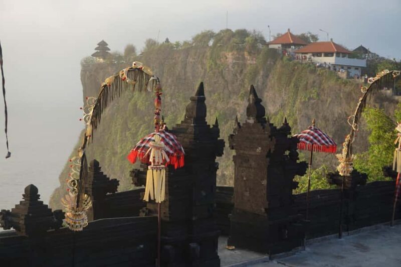 Uluwatu Sunset Temple - Kecak Dance Show & Seafood Dinner - Authentic Experiences and Cultural Insights