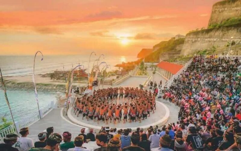 Uluwatu: Temple Sunset, Kecak Dance & Jimbaran Dinner - Final Thoughts — Who Is This Tour Best For?