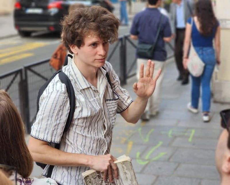 Unknown Paris: Walking Tour with an Expert Guide - The Experience of a Guided Walking Tour