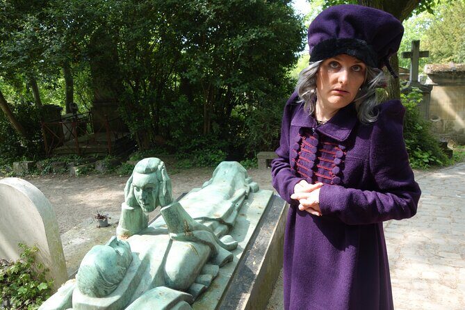 Unusual 2-hour guided tour of the Père Lachaise cemetery - A Deep Dive into the Père Lachaise Tour Experience