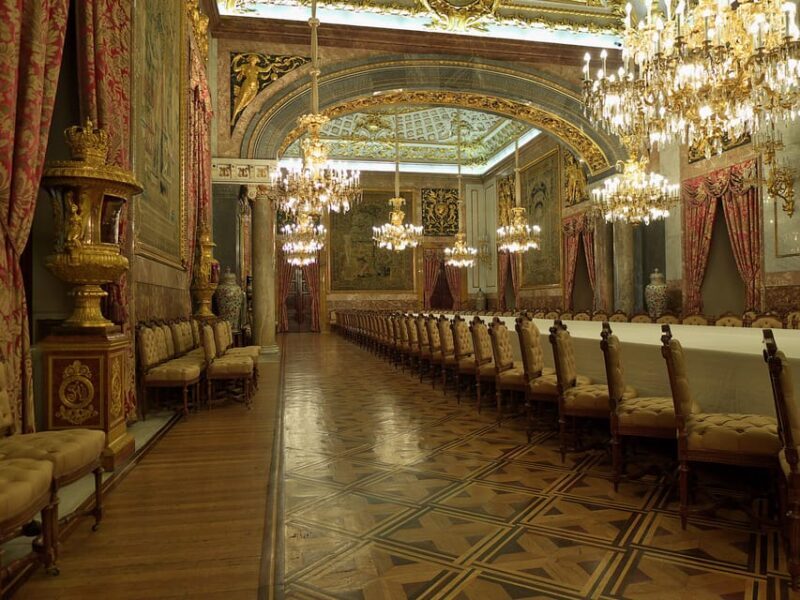 Unveil History: Inside Madrids Majestic Royal Palace - Key Points