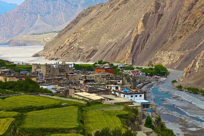 Upper Mustang Trek 12 Day - Returning Through Mustangs Rugged Terrain