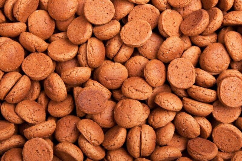 Utrecht - Food Tour: Try out 6 dutch bites - The First Stop: Market Vredenburg and Stroopwafels