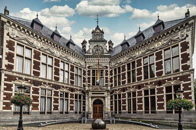 Utrecht Private Walking Tour With A Professional Guide - What You Can Expect from this Utrecht Walking Tour