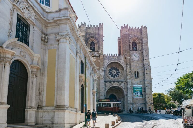 Vadio: Lisbon Old Town Private Tuk Tuk Tour - FAQ