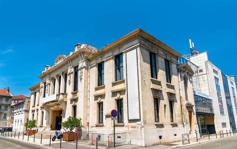 Valence: Express Walk with a Local in 60 minutes - A Deep Dive into the Experience