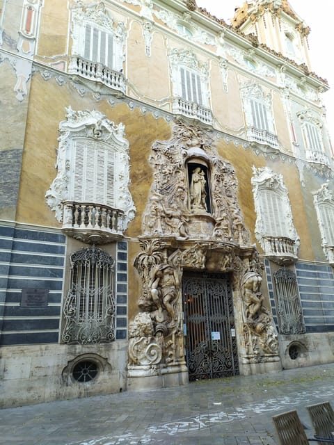 Valencia: City Walking Tour with Top Attractions - ITALIAN - Key Points