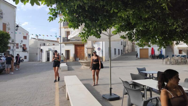 Valencia: Day trip to Chulilla + hike and kayak tour on the lake - The Highlights: Culture, Adventure, and Stunning Vistas
