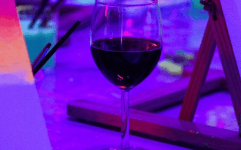 Valencia: Fluorescent painting workshop and wine - An In-Depth Look at the Fluorescent Painting Workshop