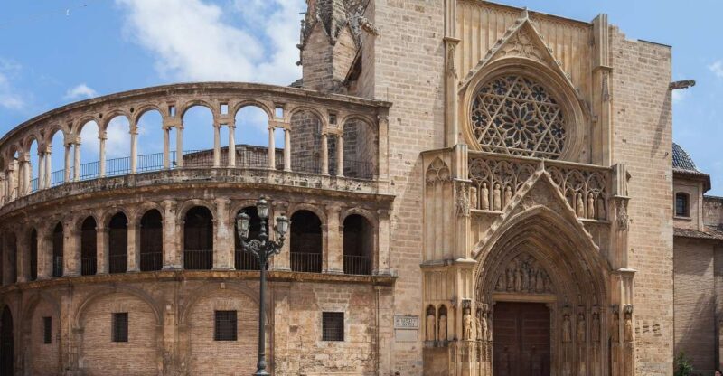 Valencia: Guided City Walking Tour with Tapas Tastings - The Experience in Detail