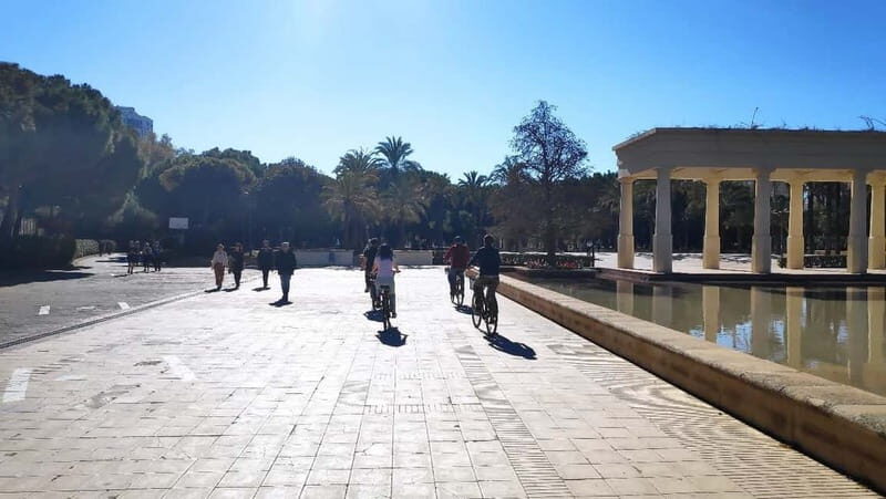 Valencia: Highlights Bike Tour with a Guide - Key Points