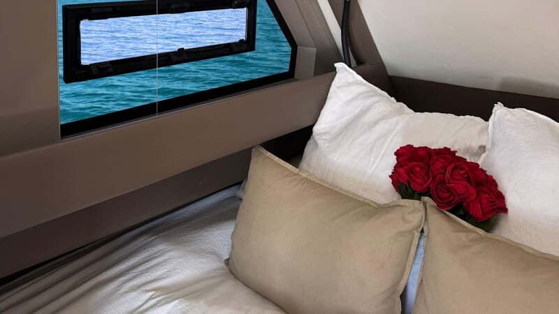 Valencia: Luxury boat ride with captain, drinks, and private bathroom - Key Points