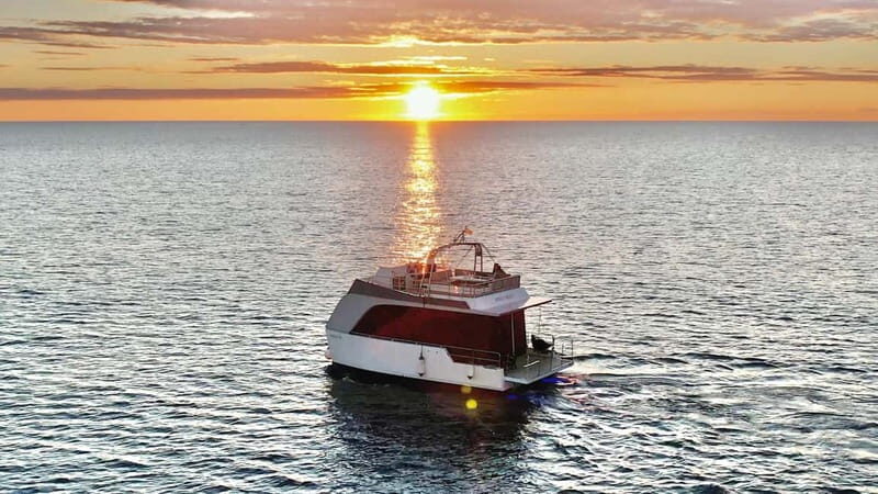 Valencia: Luxury boat ride with captain, drinks, and private bathroom - Why Choose This Valencia Boat Experience?