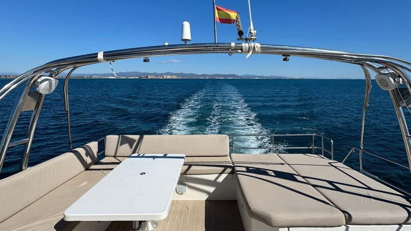 Valencia: Luxury boat ride with captain, drinks, and private bathroom - The Highlights in Detail