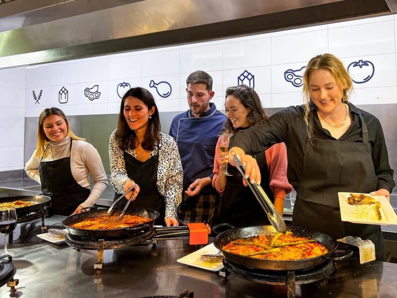 Valencia: Paella Cooking Class with Central Market Tour - Key Points