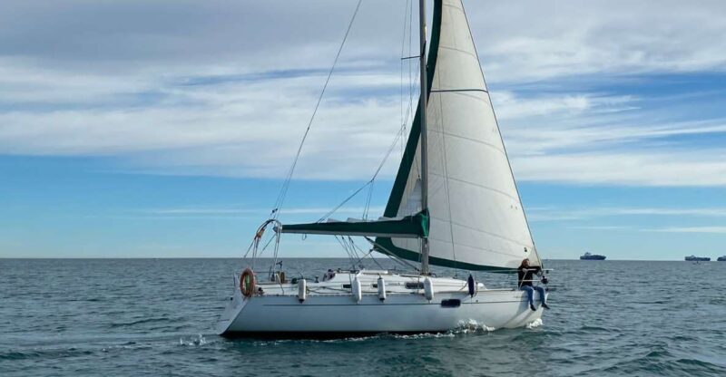 Valencia: Private Sailing Trip with Snacks and Drinks - Key Points