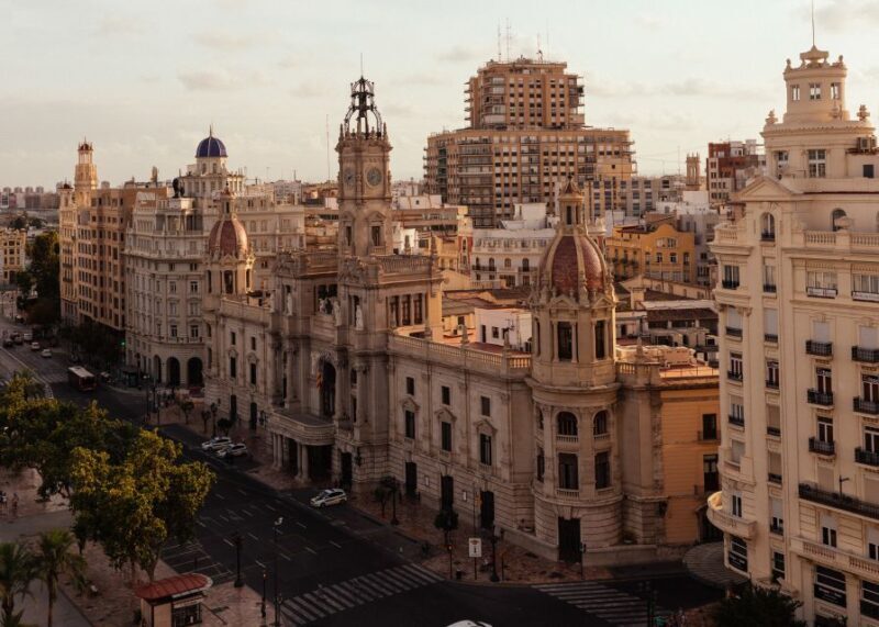 Valencia: Private Tour w/ Locals  Highlights & Hidden Gems - The Guided Experience: Why Guides Matter