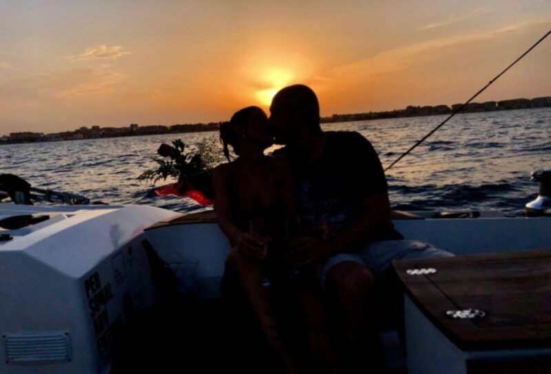 Valencia: Sunset trip in a sailboat with drinks included - FAQ