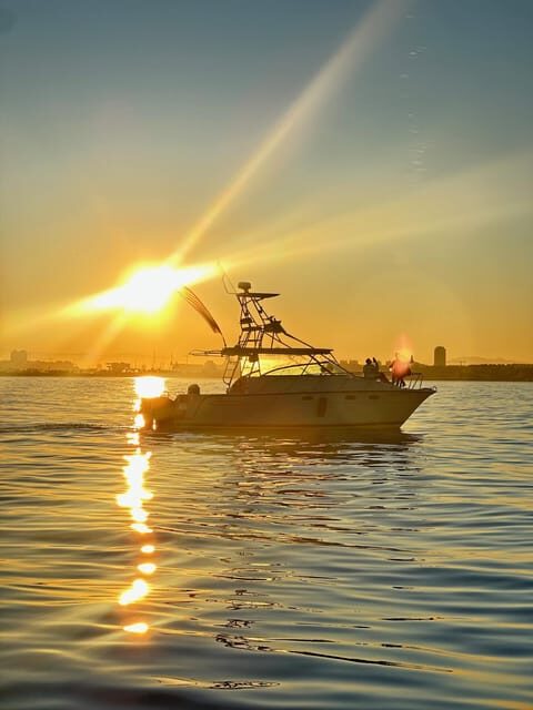 Valencia: VIP Sunset Cruise in Catamaran with drink - FAQ