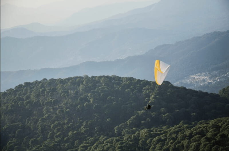 Valle de Bravo: Fly Paragliding with Instructor and Enjoy the View - An Adventure in the Sky with a Natural Canvas