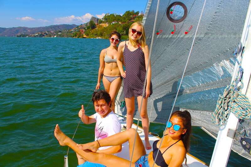 Valle de Bravo: Sailboat Tour Over the Lake. - Comfort and Practicalities