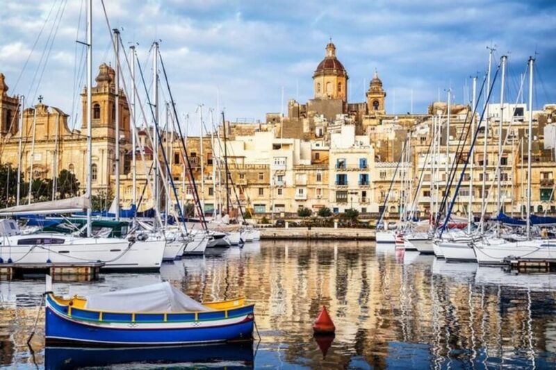 Valletta : Highlights & Hidden Gems Walking Tour - St. George Square & The Grandmaster’s Palace
