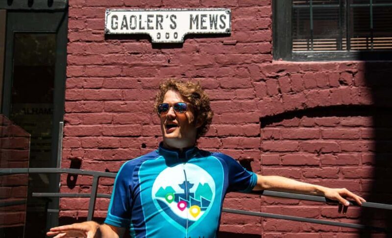 Vancouver: Coal Harbour and Historic Gastown Walking Tour - Starting Point and First Impressions