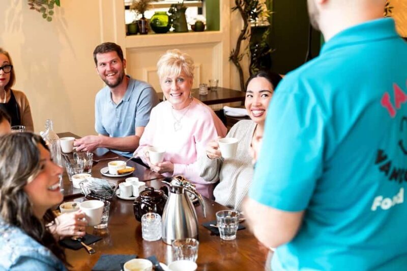 Vancouver: Gastown Morning Bites: A Brunch Lover's Tour - Sightseeing and Photo Opportunities