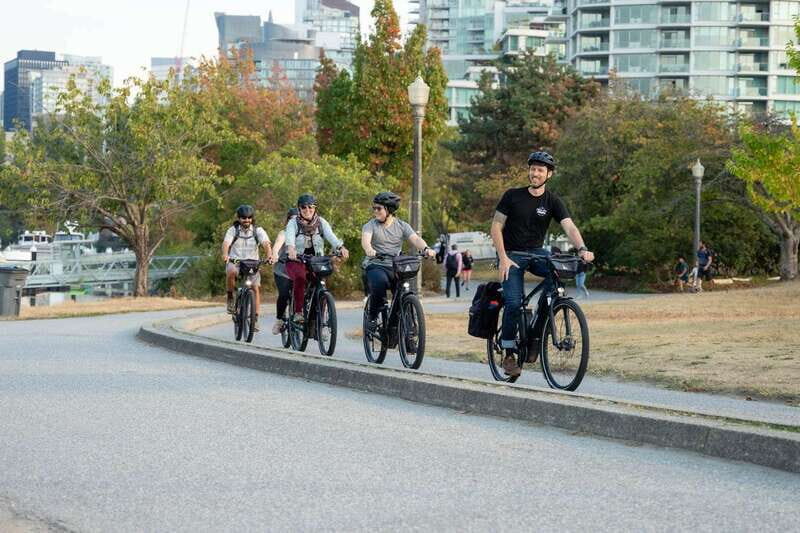 Vancouver: Guided Bike Tour - Historic Districts: Gastown and Chinatown