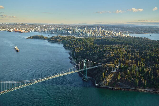 Vancouver Harbour Boat Tour Premium 3-Star Boat - An In-Depth Look at the Vancouver Harbour Boat Tour