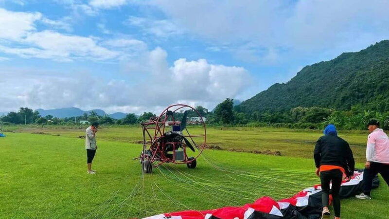 Vang Vieng: Paragliding Flight Single Ticket and Transfer - The Value of the Experience