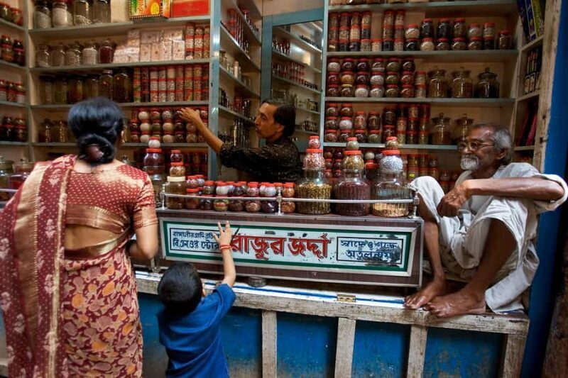 Varanasi: 2-Day Tour with Ganga Aarti and Rooftop Dinner - Key Points