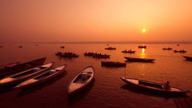 Varanasi: Ganga Aarti Boat Ride at Dashashwamedh Ghat - An In-Depth Look at the Experience
