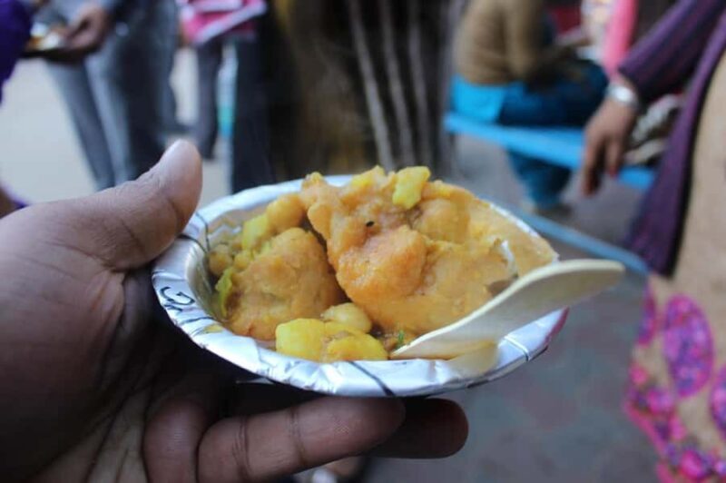 Varanasi: Private Street Food Tour with 8+ Tastings & Pickup - Starting Point: Assi Ghat and the First Taste of Varanasi
