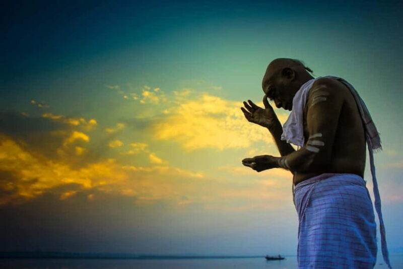 Varanasi: Sunrise Boat Tour & Ghats Experience - Discovering Varanasi at Sunrise: A Unique Window into the City