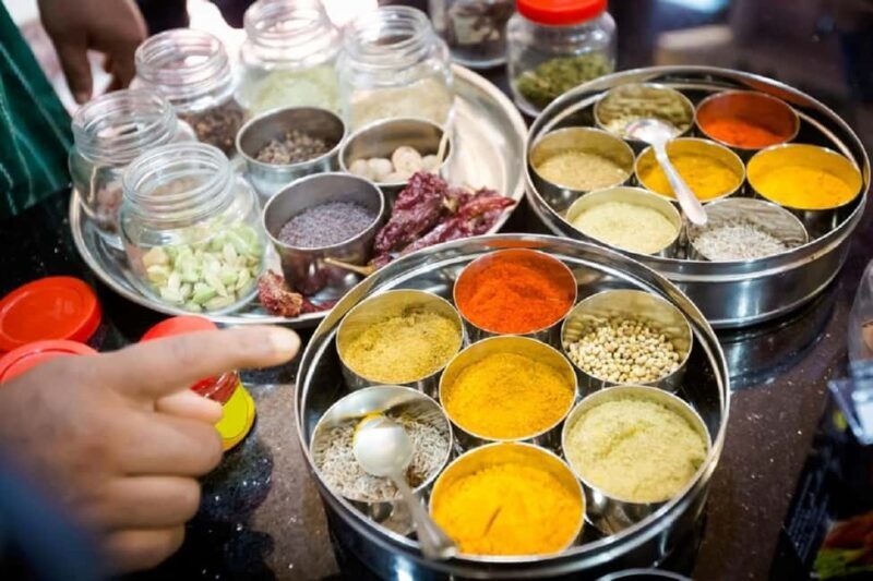 Varanasi: Traditional Indian Cooking Class with Dinner - Key Points